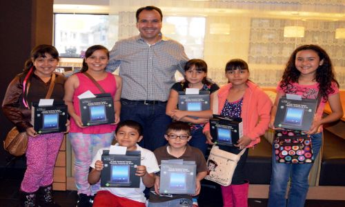 Regala Tablets Toño Astiazarán a alumnos más destacados de los 7 ...