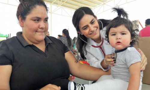 Gobierno Municipal lleva Medico en tu colonia en Altares y Laura Alicia ...